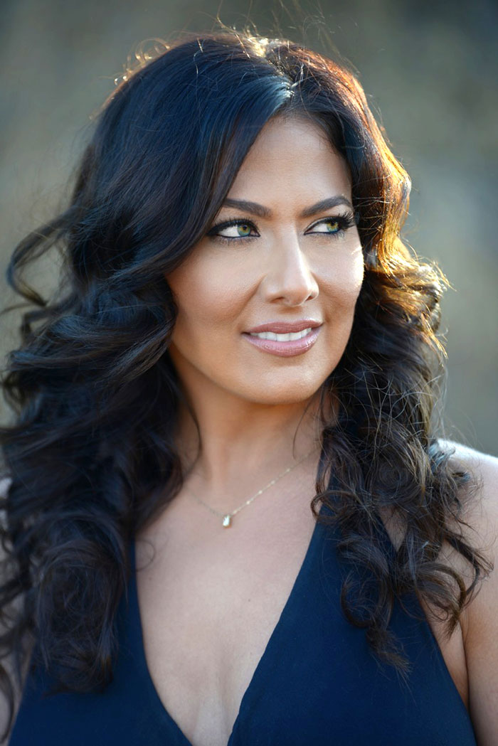 Brand Model And Talent Lydia Curve Black Models Picture